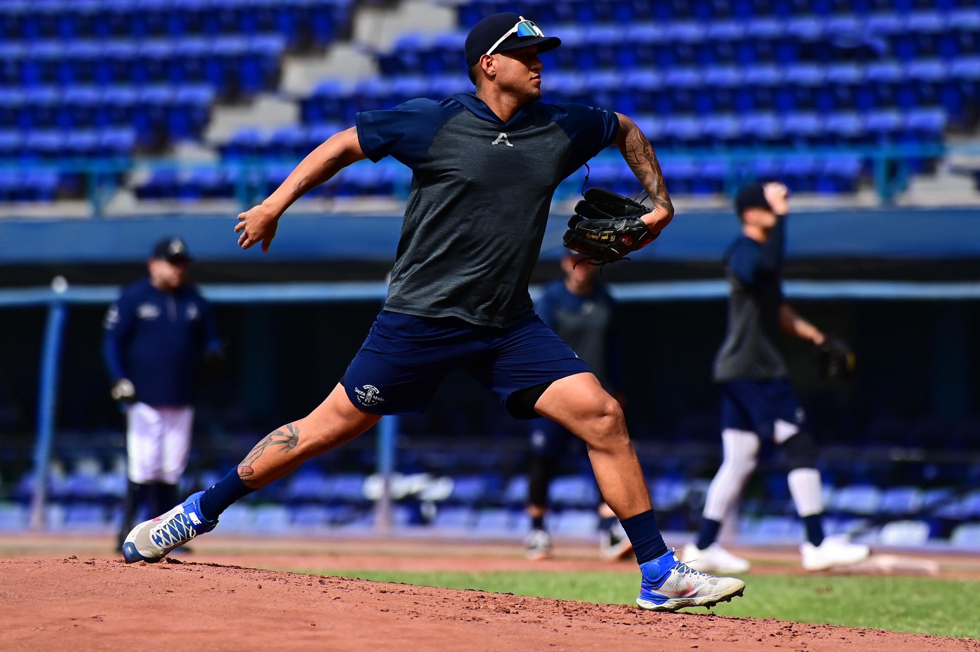 EL COLOMBIANO LUIS ESCOBAR YA ENTRENA CON ACEREROS.