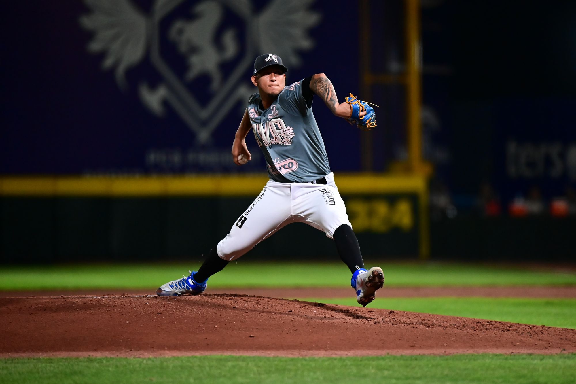 LUIS ESCOBAR COMANDA BLANQUEADA DE ACEREROS.